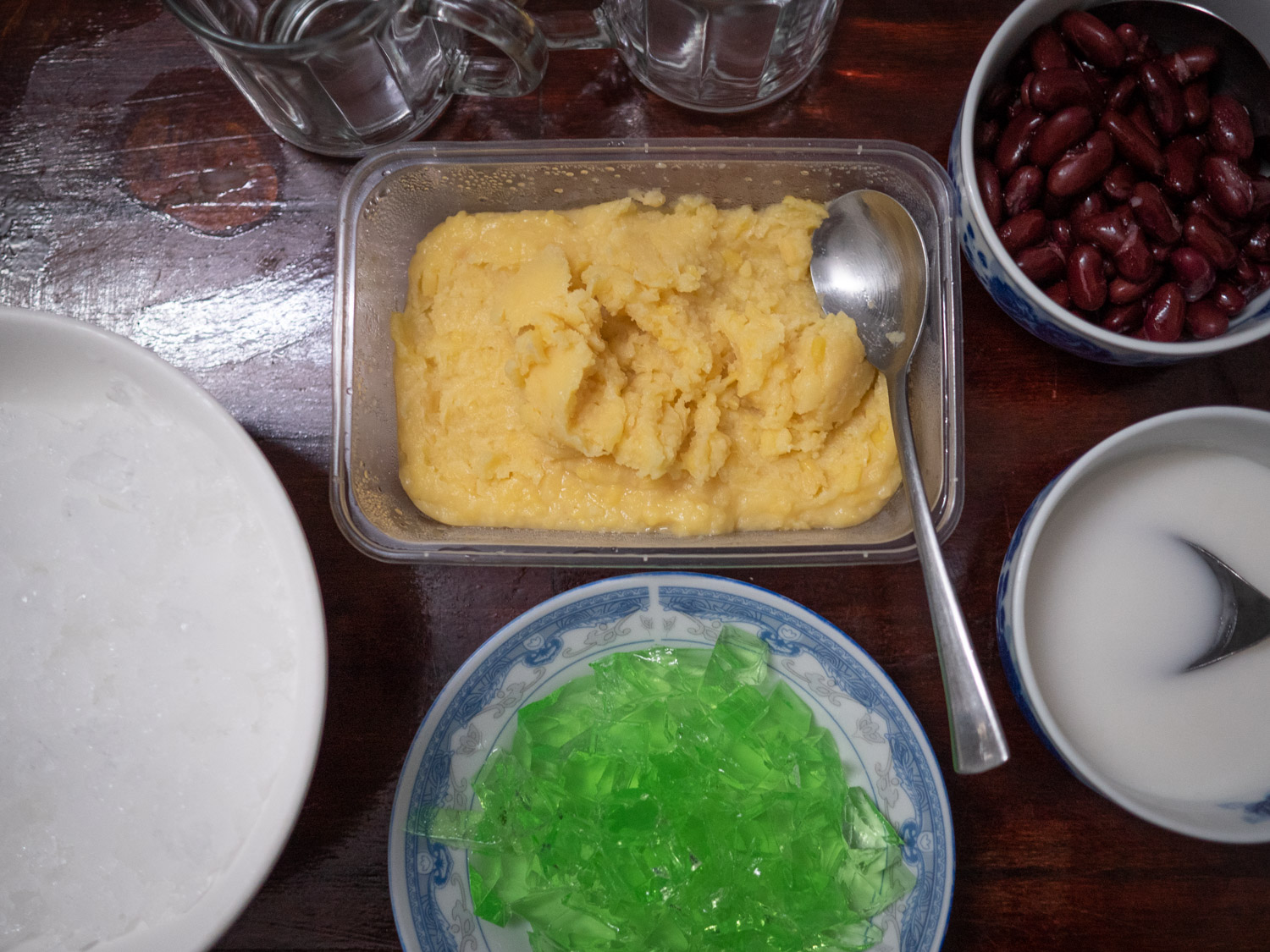 Che Ba Mau Vietnamese Three-Color Dessert - The Roaming Fork